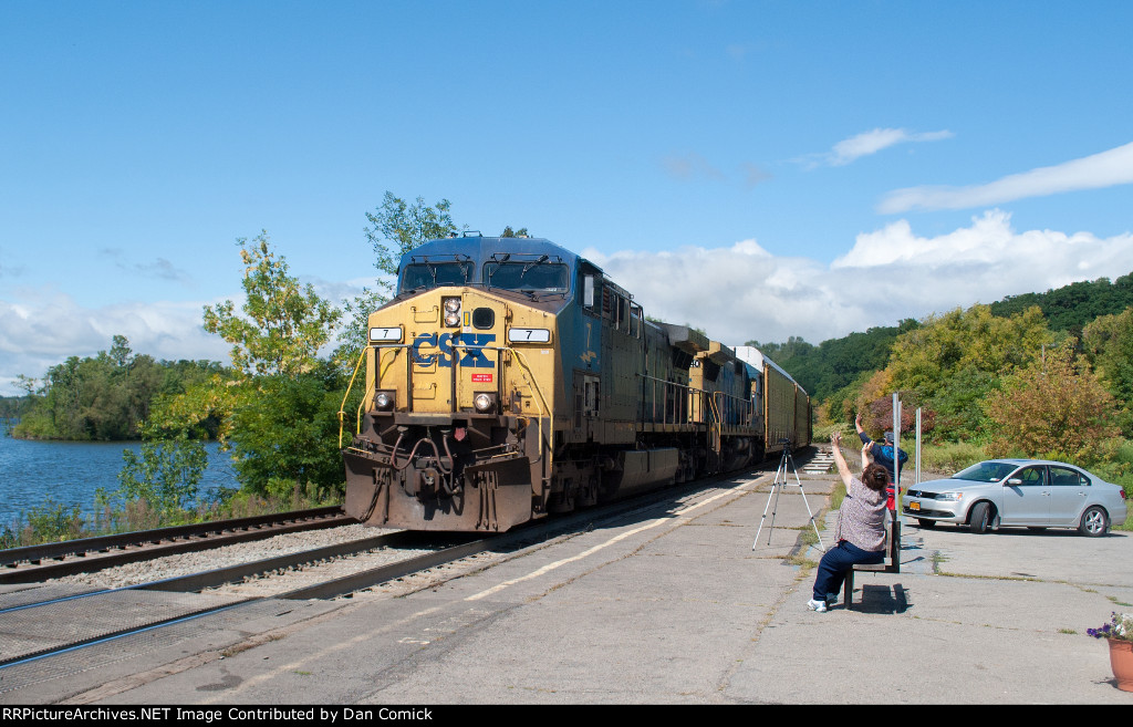 CSX 7 Leads Q264 Past Amsterdam NY
